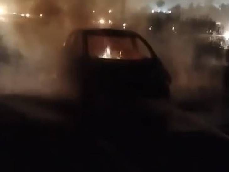 noida Car catches fire on FNG road in Noida A fire engine brought it ...