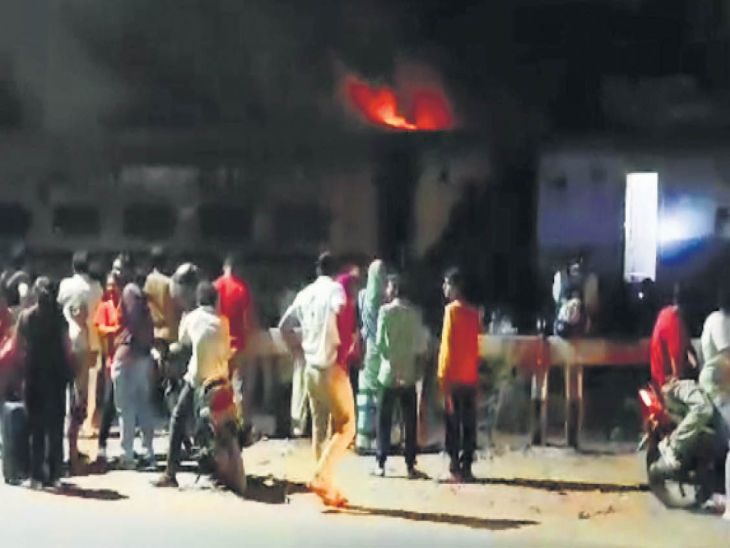 Fire in Sabarmati's AC coach, passengers suffocated due to smoke, broke ...