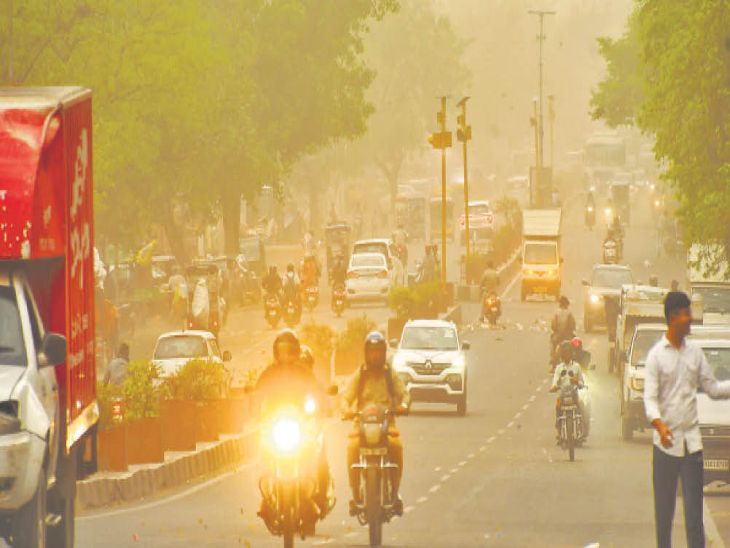 Dust clouds in the sky, AQI level increased four times | विक्षोभ का ...