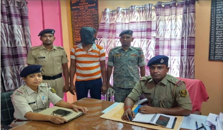 The absconding rapist was arrested from the jungle of Koderma | फरार ...