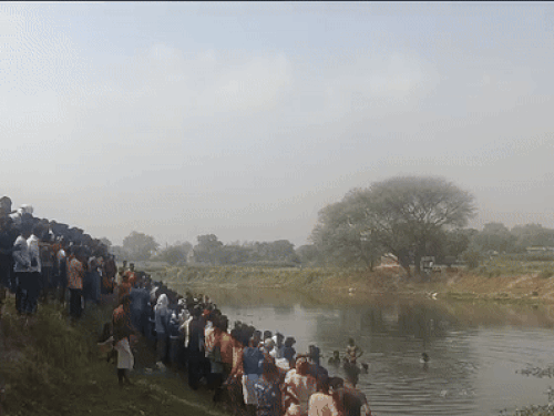 Safari car fell into Varuna river from Pisaur bridge Varanasi Kashi ...
