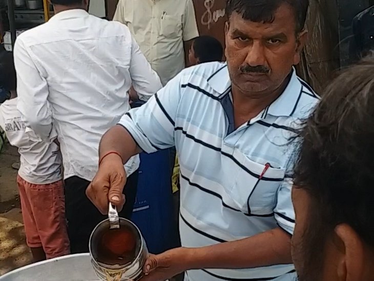 A feast was organized in Azad Nagar, Lucknow
