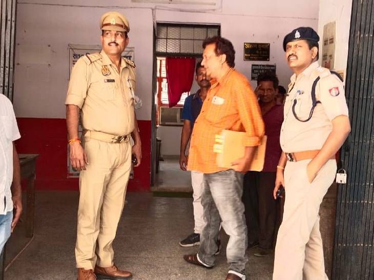 Kanpur fake teacher recruitment, police raid in Kanpur DIOS office ...