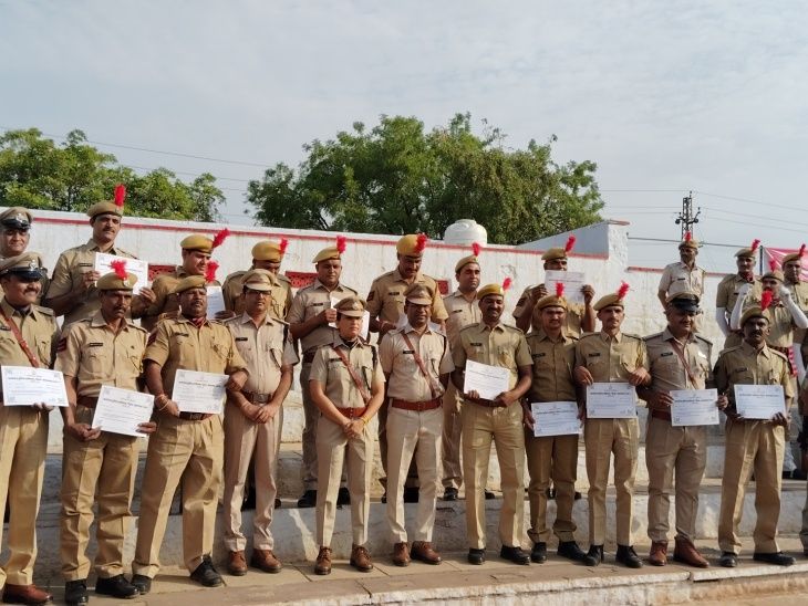 Jawans should realize the spirit of ideal policeman: Tomar. Blood ...