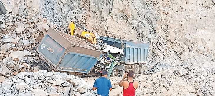 Three dumpers and LNT machine standing 125 feet below were buried in ...