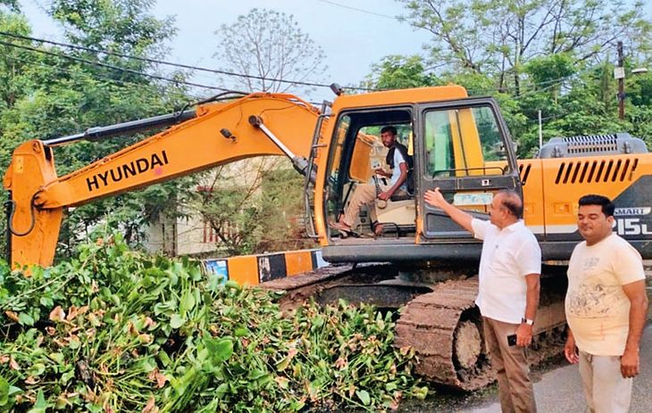 Cleaning of drains started with Poklane to prevent waterlogging in ...