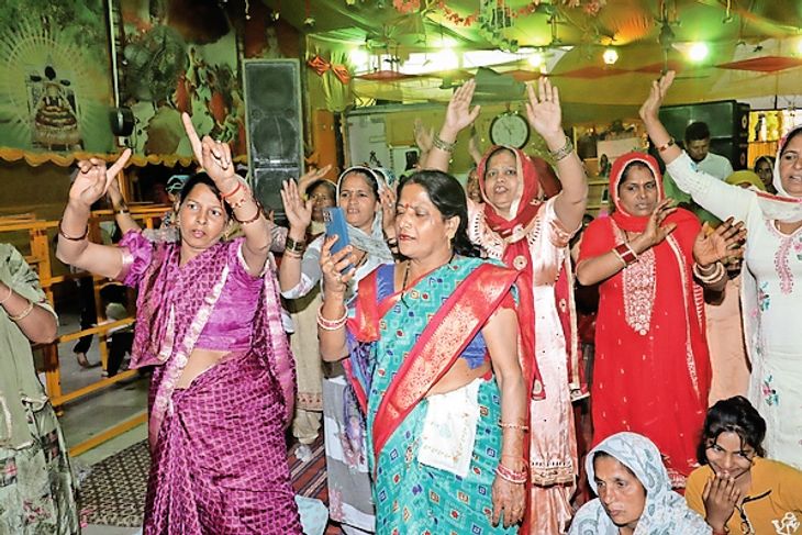 Devotees were overwhelmed and danced to the hymns of Baba Shri Shyam ...