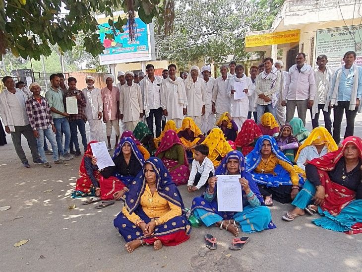 Demonstration for land demarcation. The villagers submitted a ...