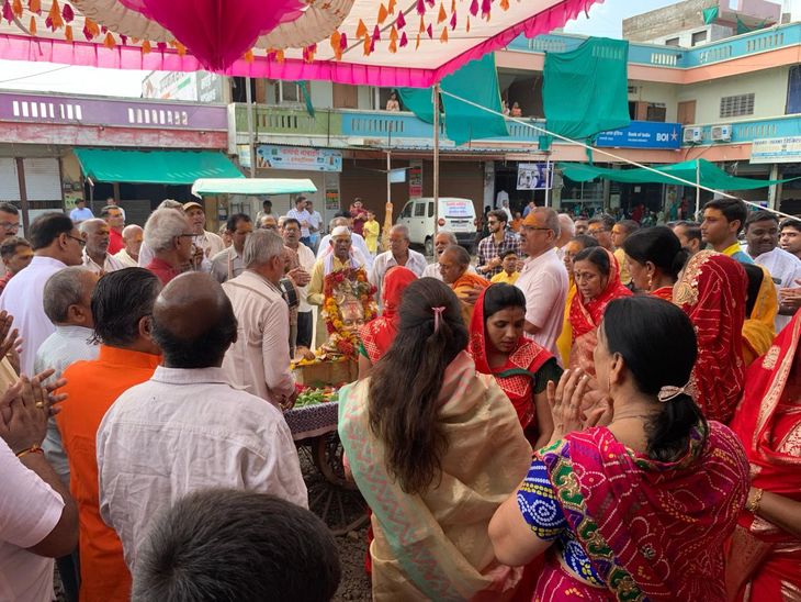 Prabhat Ferry taken out in Balwadi on Mahesh Navami