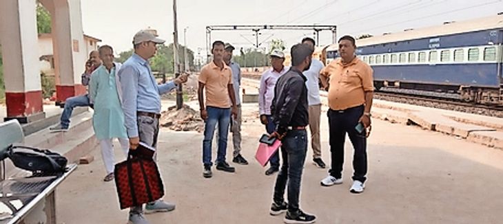 Railway officials inspected the development work of Mashrak Junction ...