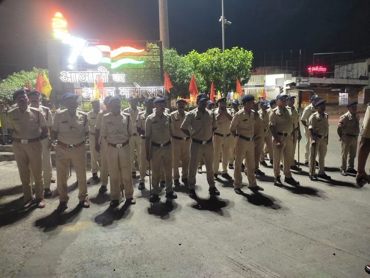 Shahdol police did combing patrol | शहडोल पुलिस ने की कॉम्बिंग गश्त ...