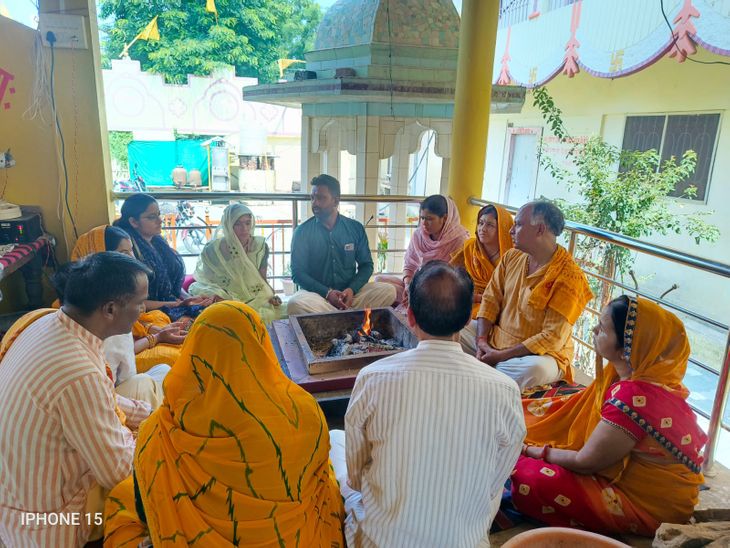 On the occasion of Mata Gayatri Jayanti, Havan was organized in the ...