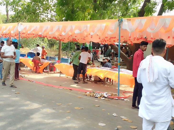 Bhandara on Bada Mangal in Lucknow | लखनऊ में बड़ा मंगल पर भंडारा: माल ...