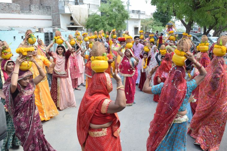 Kalash Yatra was taken out for the seven-day Shrimad Bhagwat Katha, it ...