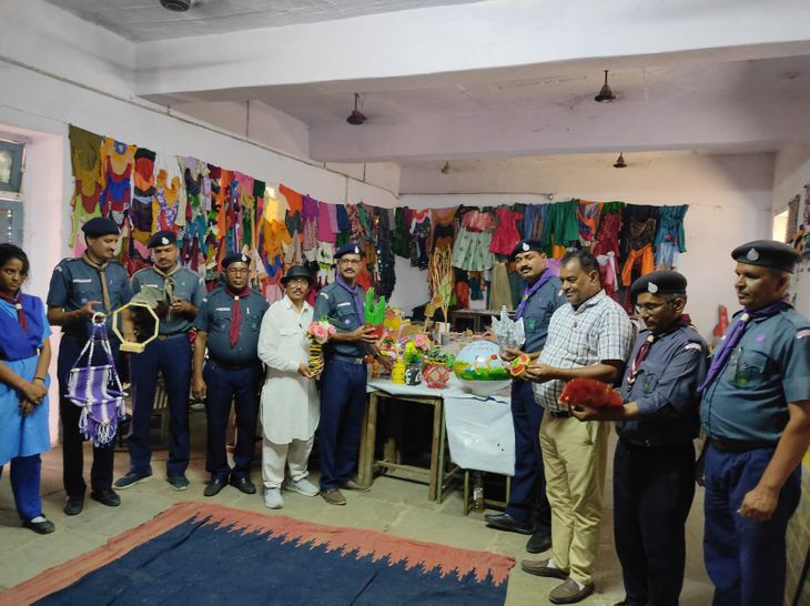 The commissioner inspected the Abhiruchi skill development training camp | आयुक्त ने अभिरुचि ...