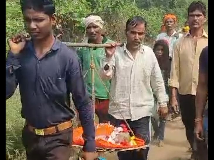 After the death of the female monkey, the villagers took out a funeral ...