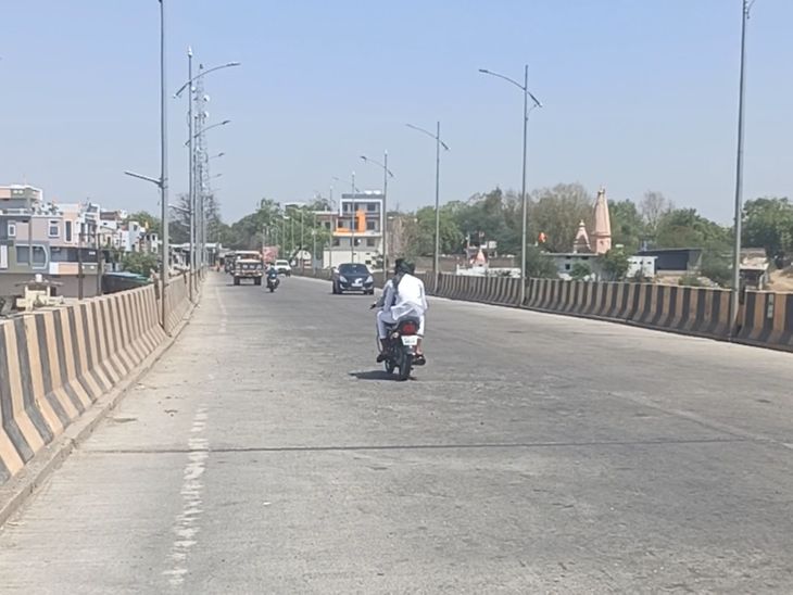 People are troubled by heat, sun and humidity in Manawar | मनावर में ...