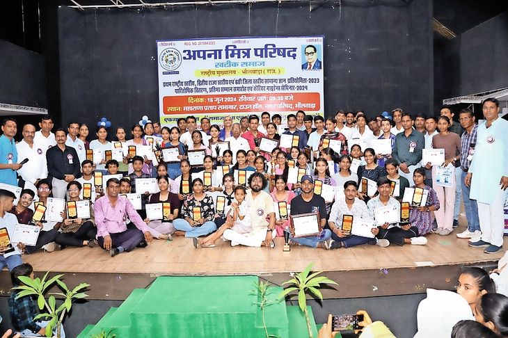 Winners of the general knowledge competition and 326 talented students ...