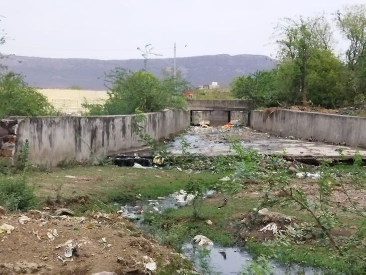 The 12 meter long drain that protected Lakheri from floods has now ...