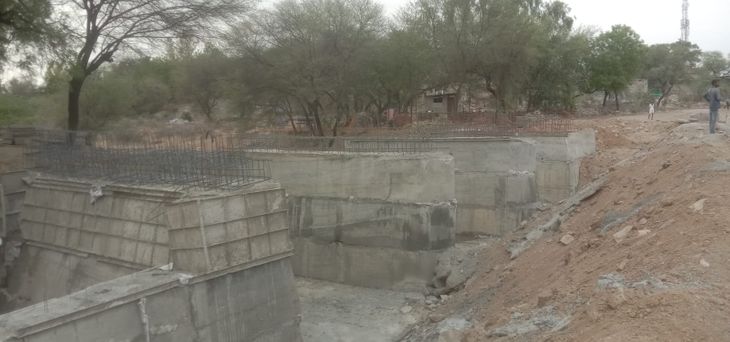 The work of building a culvert on Balku Hanumanji Marg is slow, there ...