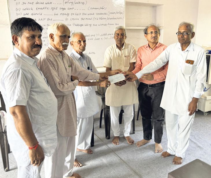 Fees of 34 needy children were deposited in Banskhoh school | बांसखोह ...