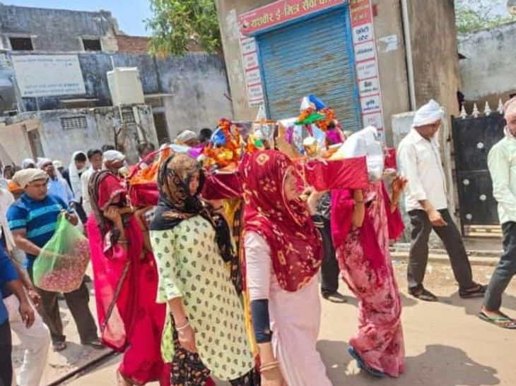 Rajasthan News, In Harsoli town of Renwal, daughters shouldered their ...