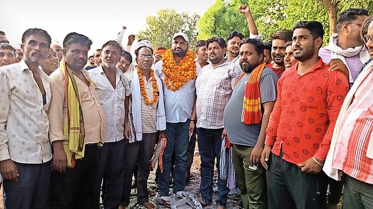 In the meeting of Auto Rickshaw Union, Narendra Kadwal was made ...