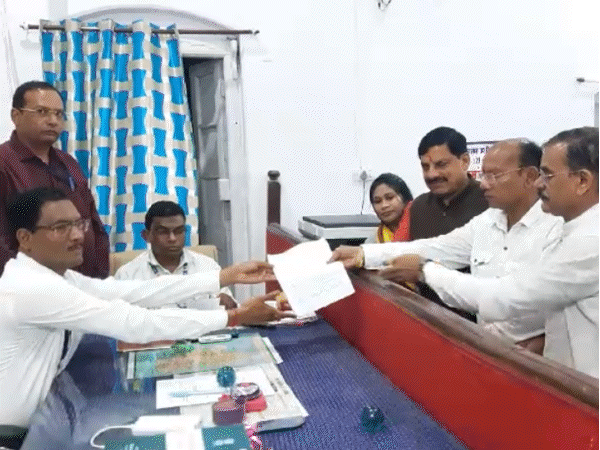 MP Amarwara Election 2024 Congress Candidate; Who Is Dhirendra Shah ...