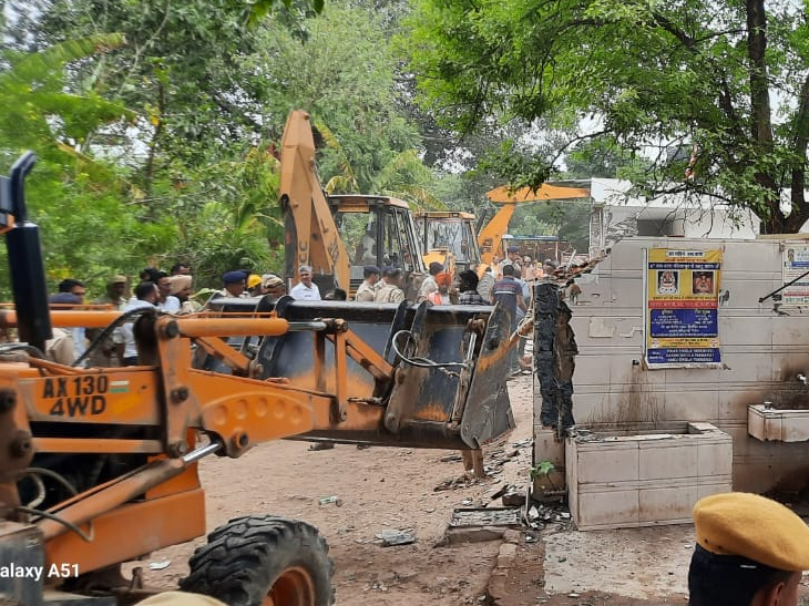 Chandigarh Mani Majra Temple demolition Update| Chandigarh Nagar Nigam ...