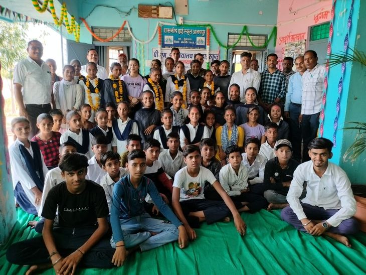 Entrance ceremony celebrated in PM Shri Vidyalaya | पीएम श्री विद्यालय ...