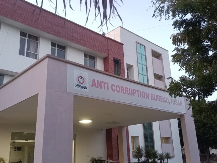 Hisar Urban Estate Police Station Female Head Constable arrested by ACB ...