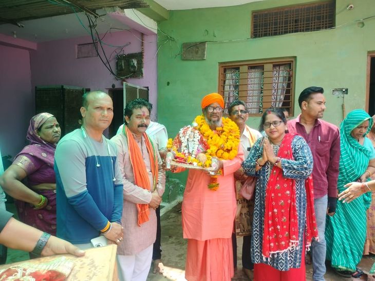 Saint Kalinand Maharaj reached Seoni Malwa | सिवनी मालवा पहुंचे संत ...