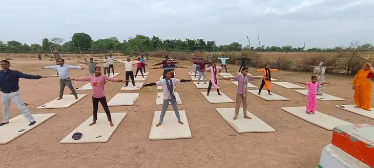 On International Yoga Day, mass yoga was performed in the city and the ...