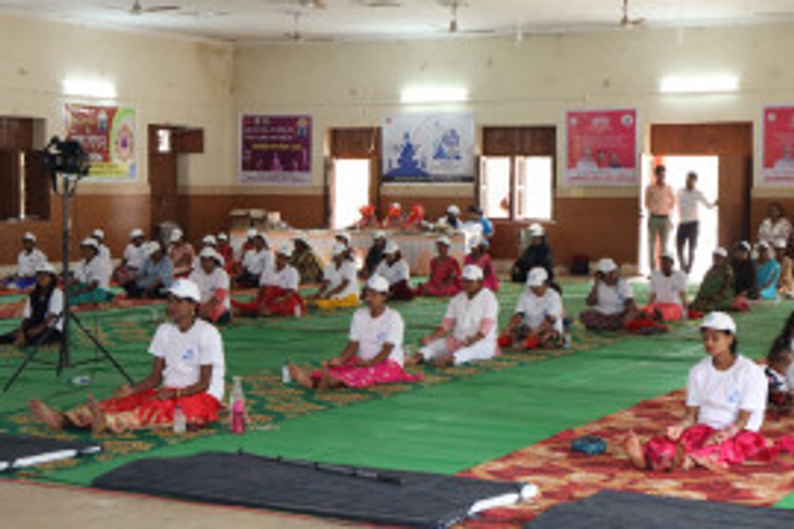 International Yoga Day. CM's daughter Smriti Sai attended as the chief ...