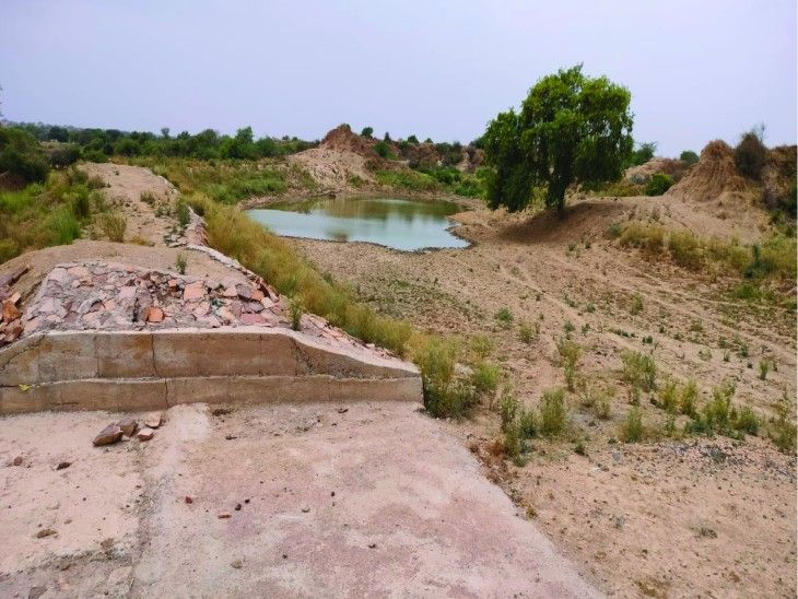 The ravine fillers were told to be ponds, not a single drop of water ...