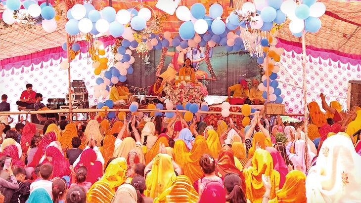 On the fourth day of Shrimad Bhagwat Katha in Pawta, Shri Krishna Leela ...