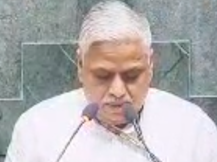 Shiv Mangal Singh Tomar took oath | शिवमंगल सिंह तोमर ने ली शपथ: संसद भवन में पहली बार तोमर ने ...