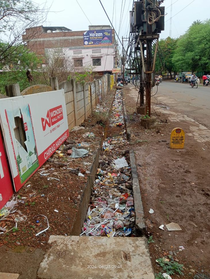 The city's sanitation system has collapsed, people are forced to remove ...