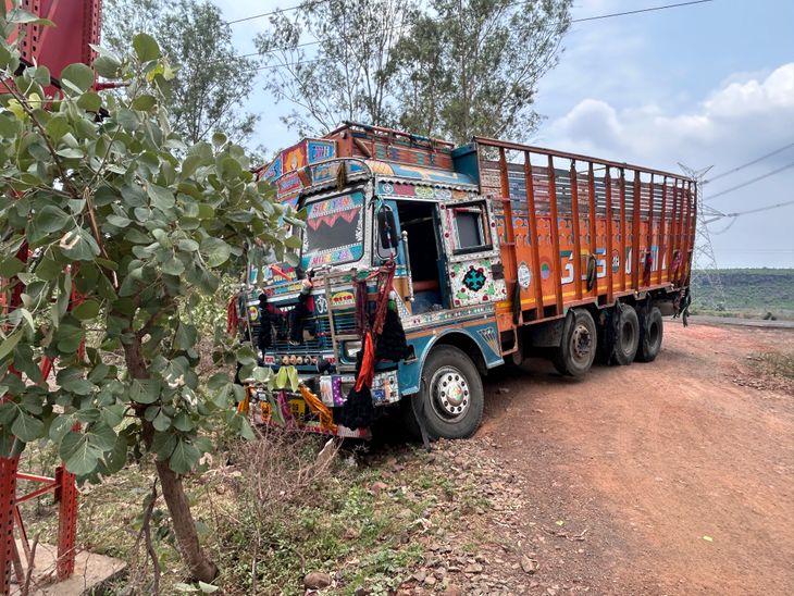 The truck going to load paddy went out of control and an accident was ...