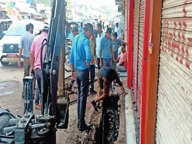 Rajkumar Khatri inspected the city's drains and sewers and said ...