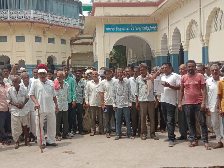 Demonstration outside the Collectorate for water. Villagers of Arasana ...
