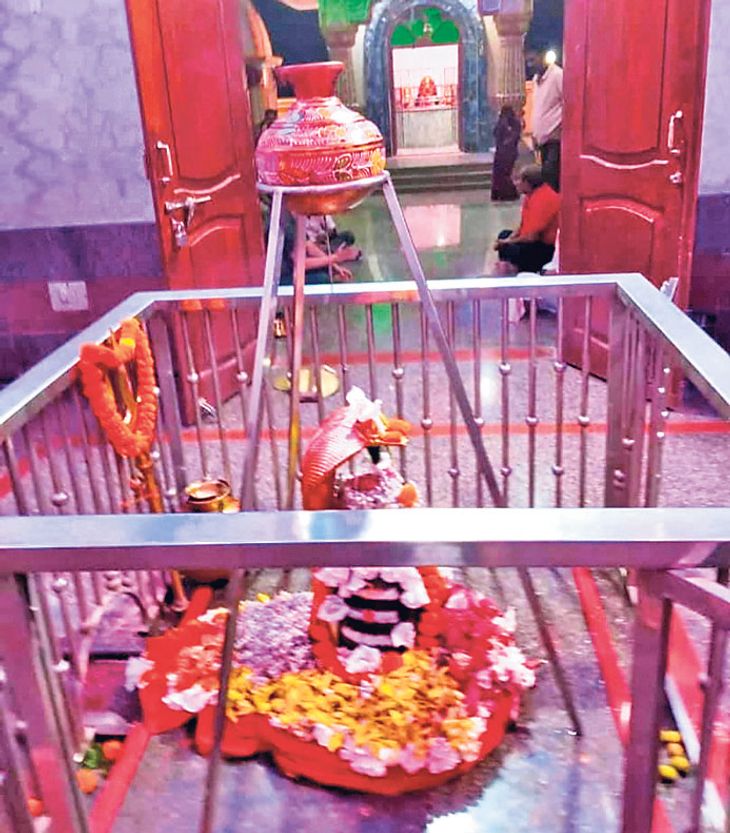 Devotees of Pachsa performed Jalabhishek of Narmadeshwar Mahadev with ...