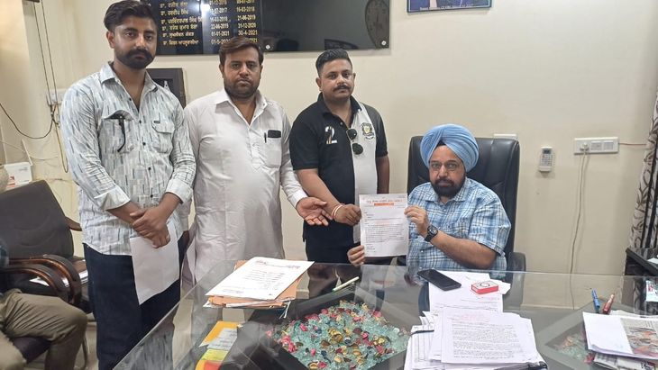 Memorandum submitted on ban on halal meat | हलाल मीट पर पाबंदी पर सौंपा ...