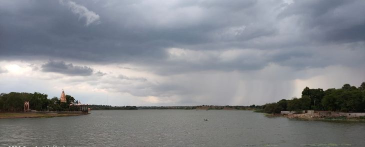 An attractive view was seen at Moti Sagar lake in the changing weather ...
