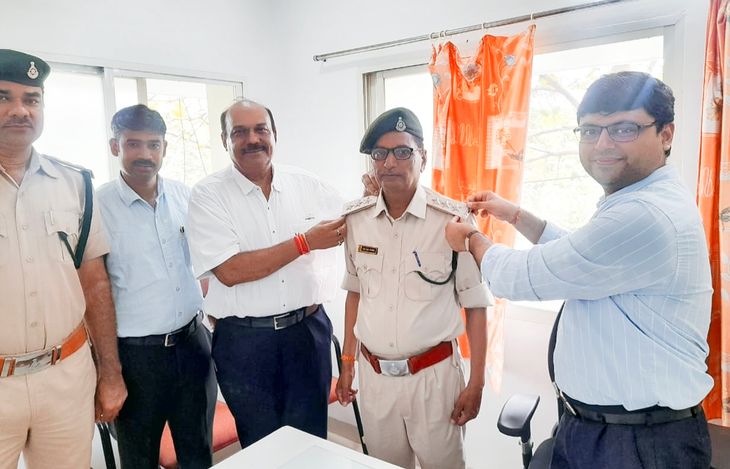 Deputy Ranger was promoted and given farewell | डिप्टी रेंजर को पदोन्नत ...