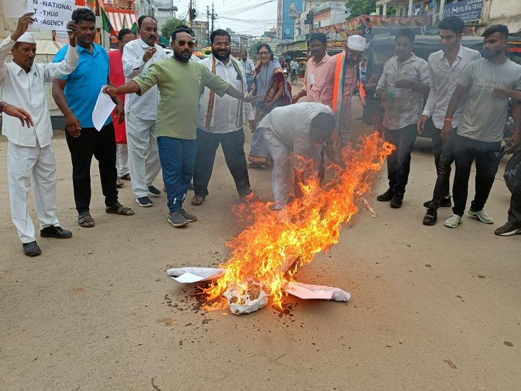 Congress protests against NEET and Nursing scam | कांग्रेस का नीट और ...