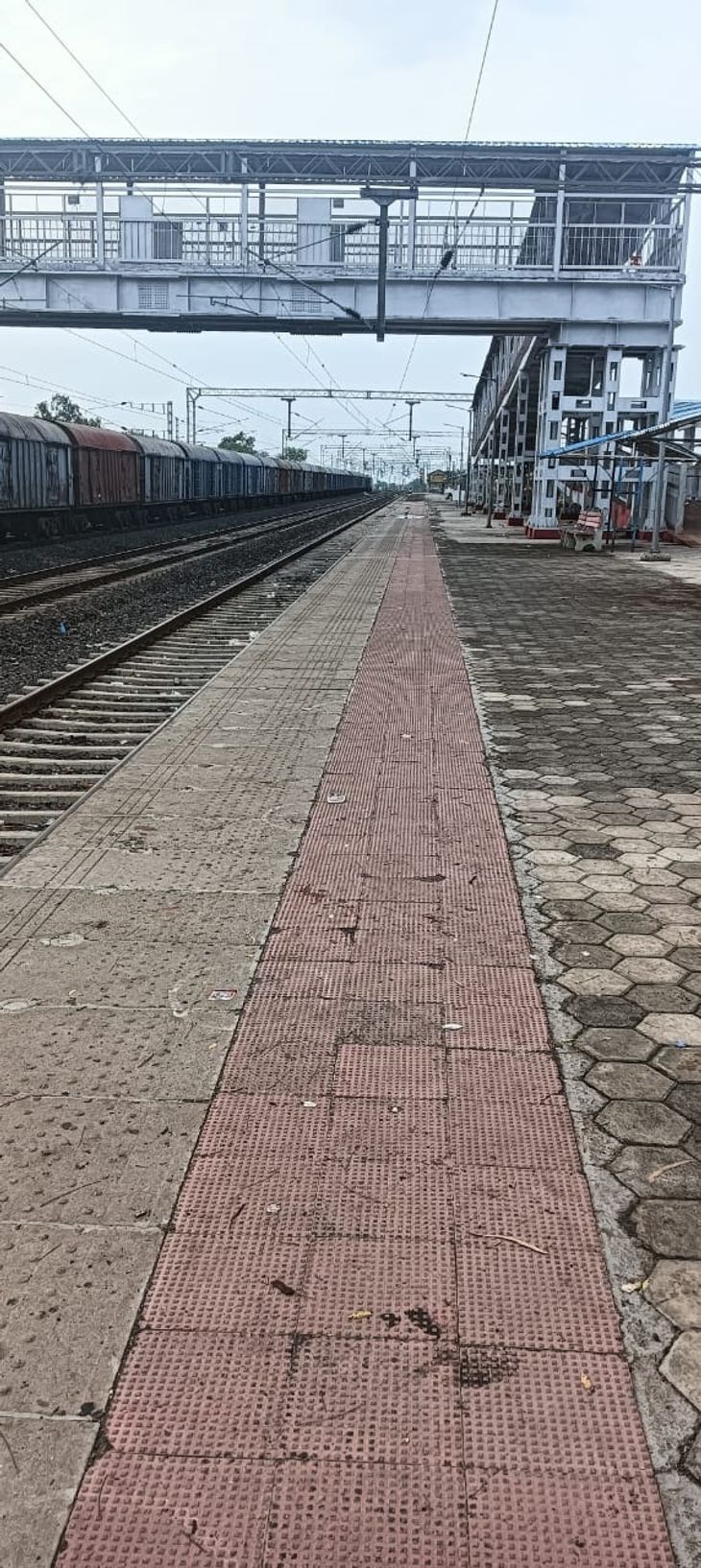 There was silence at the station due to many trains being stopped | कई ...