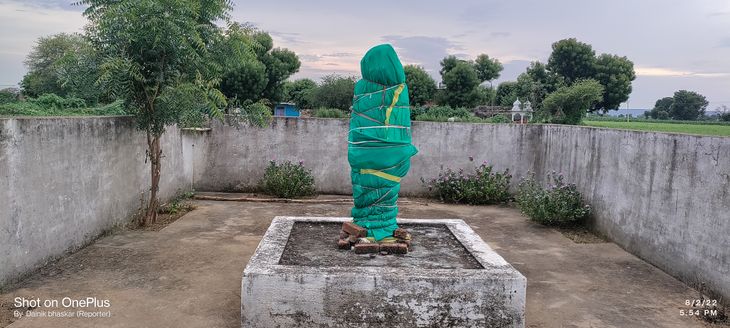 The park was built 12 years ago, but the statue was forgotten to be ...