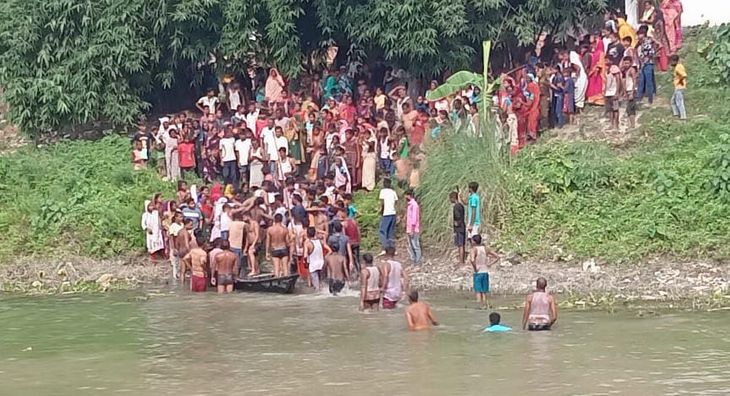 A child died due to drowning in Baya river in Mahua | महुआ में बाया नदी ...