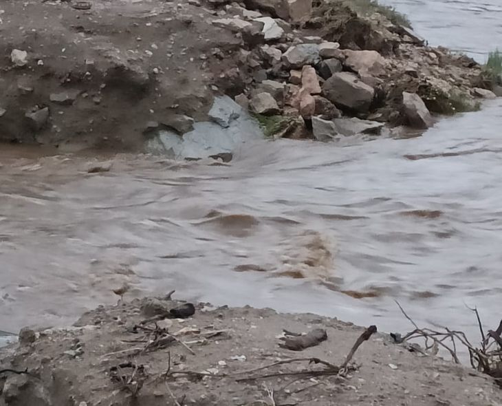 Diversion built on Dhadhar river flowed away | ढाढर नदी पर बना डायवर्सन ...